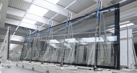 Heavy weight on the sedak insulating glass line | GlassOnline.com - The ...